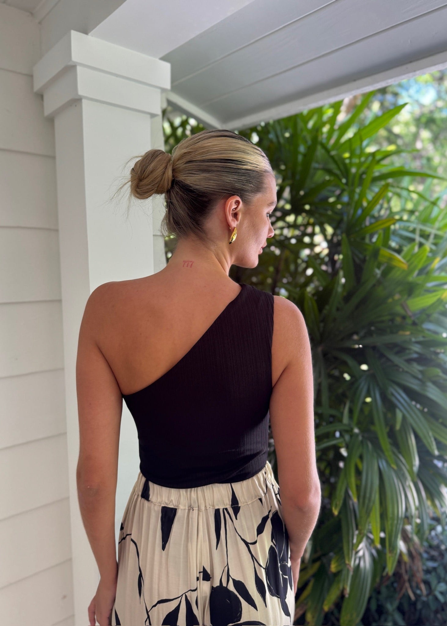 Aura Bodysuit Black – SAVVY & Sole